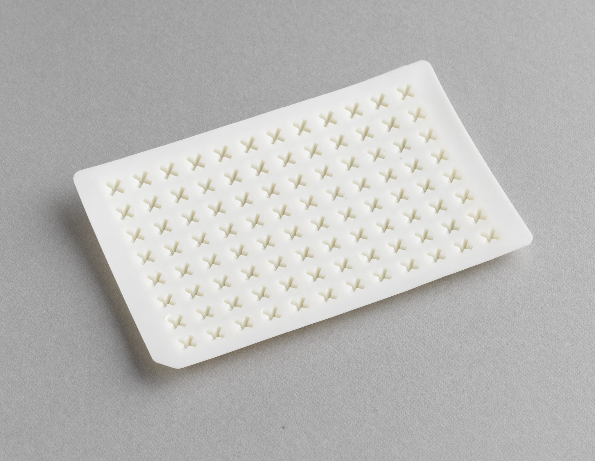 Pierceable Santoprene, 96 square well sealing cap - Porvair Sciences