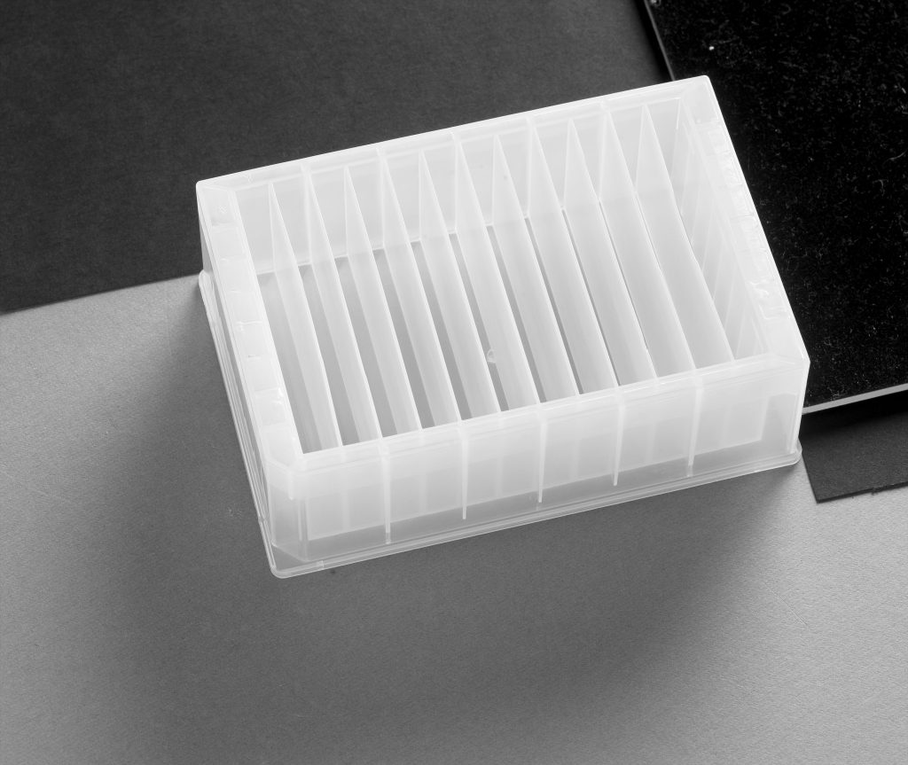 252 ml Reservoir plate: 12 compartment V bottom - Porvair Sciences